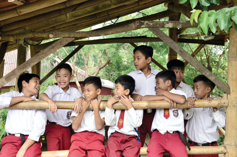 First day of school traditions around the world - KeepCalling Blog
